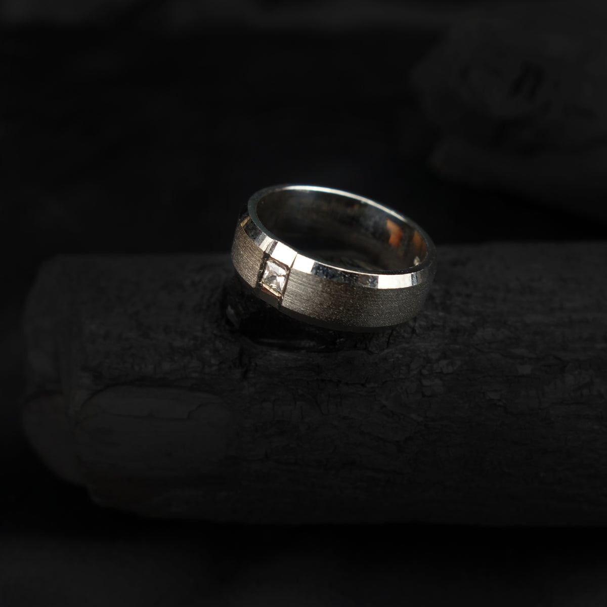 Buy pure silver diamond embeded ring-DS 77 Online in Pakistan | Dukhter